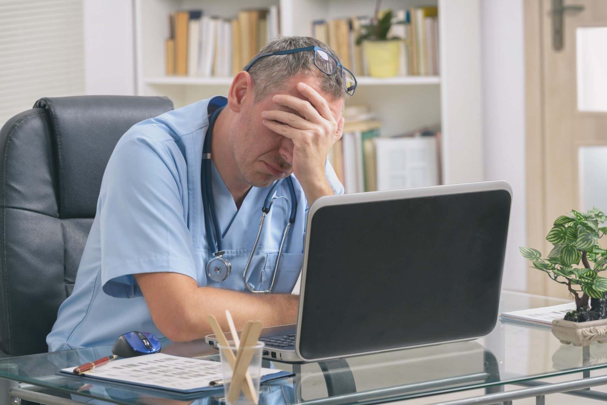 How to help a physician colleague in distress – Quomi – Healthcare ...